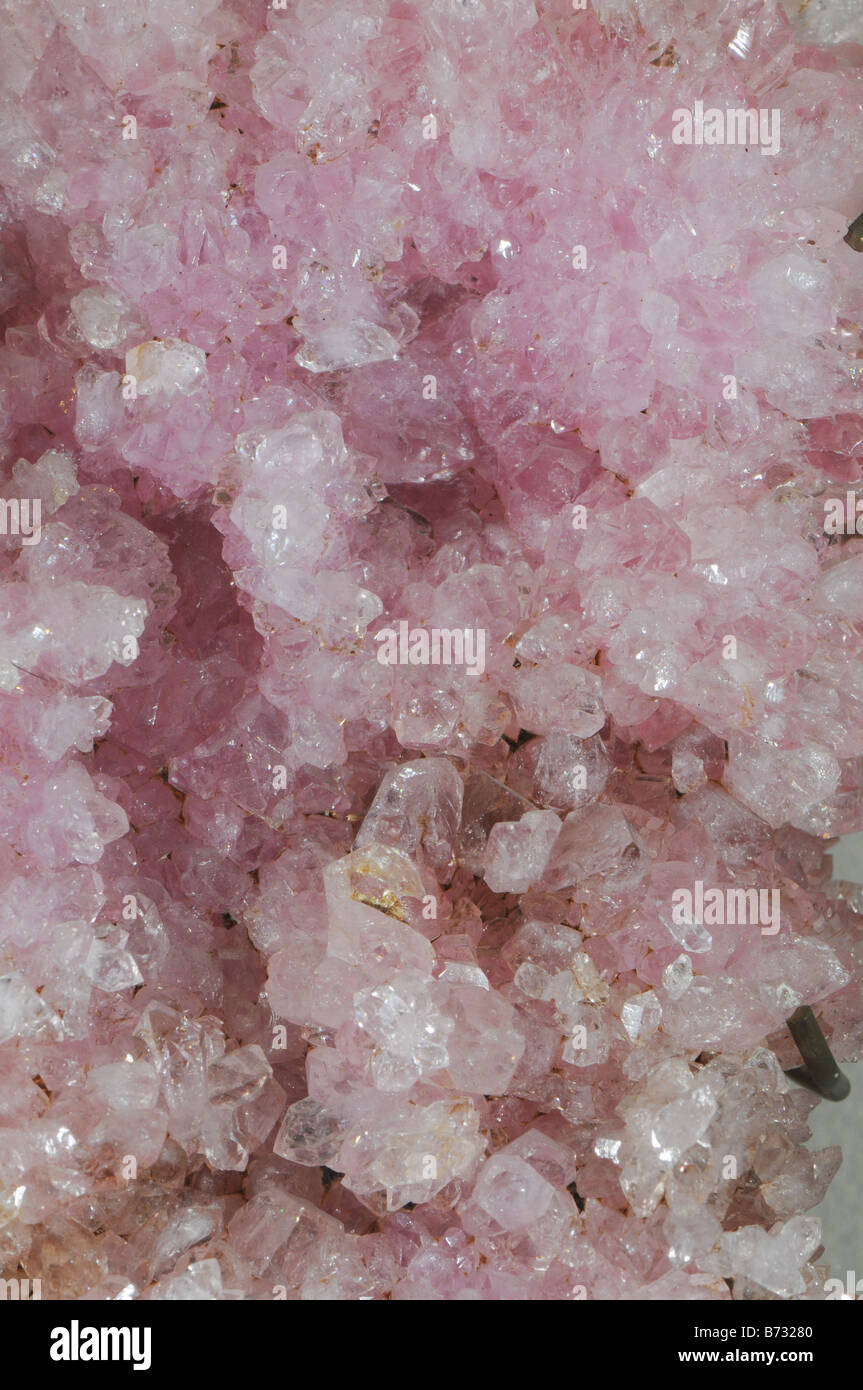 Rose quartz crystals hi-res stock photography and images - Alamy