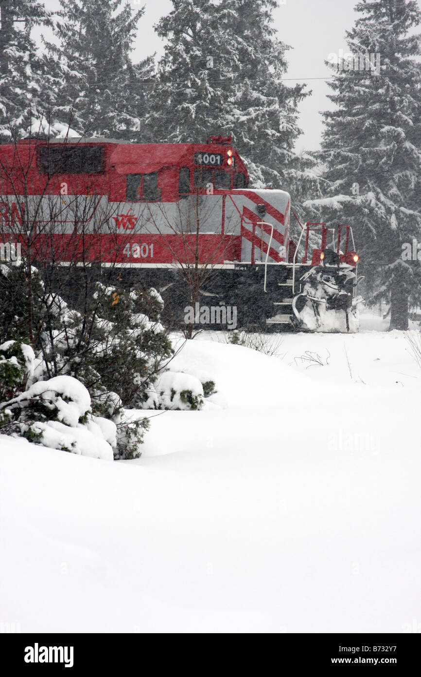 Wisconsin Southern Diesel freight Train engine in a blizzard Wisconsin ...