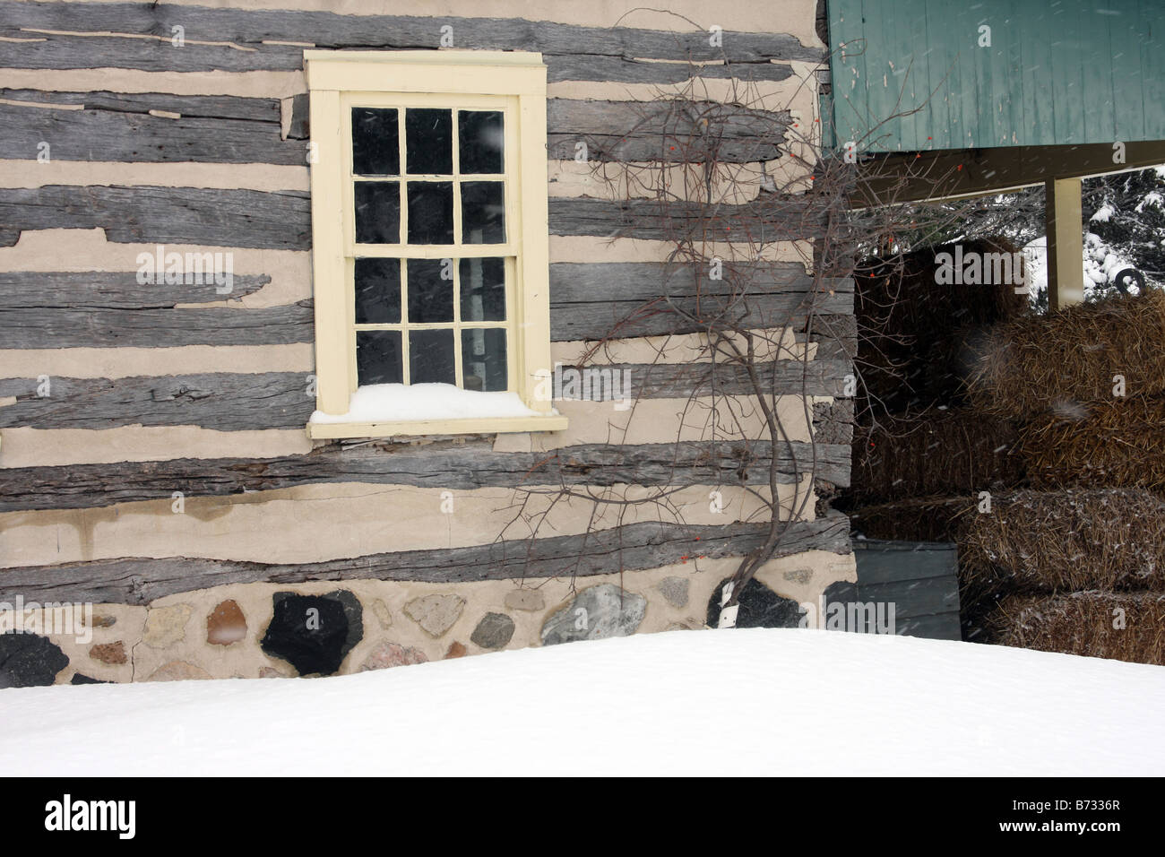 Historic log cabin built in hi-res stock photography and images - Alamy