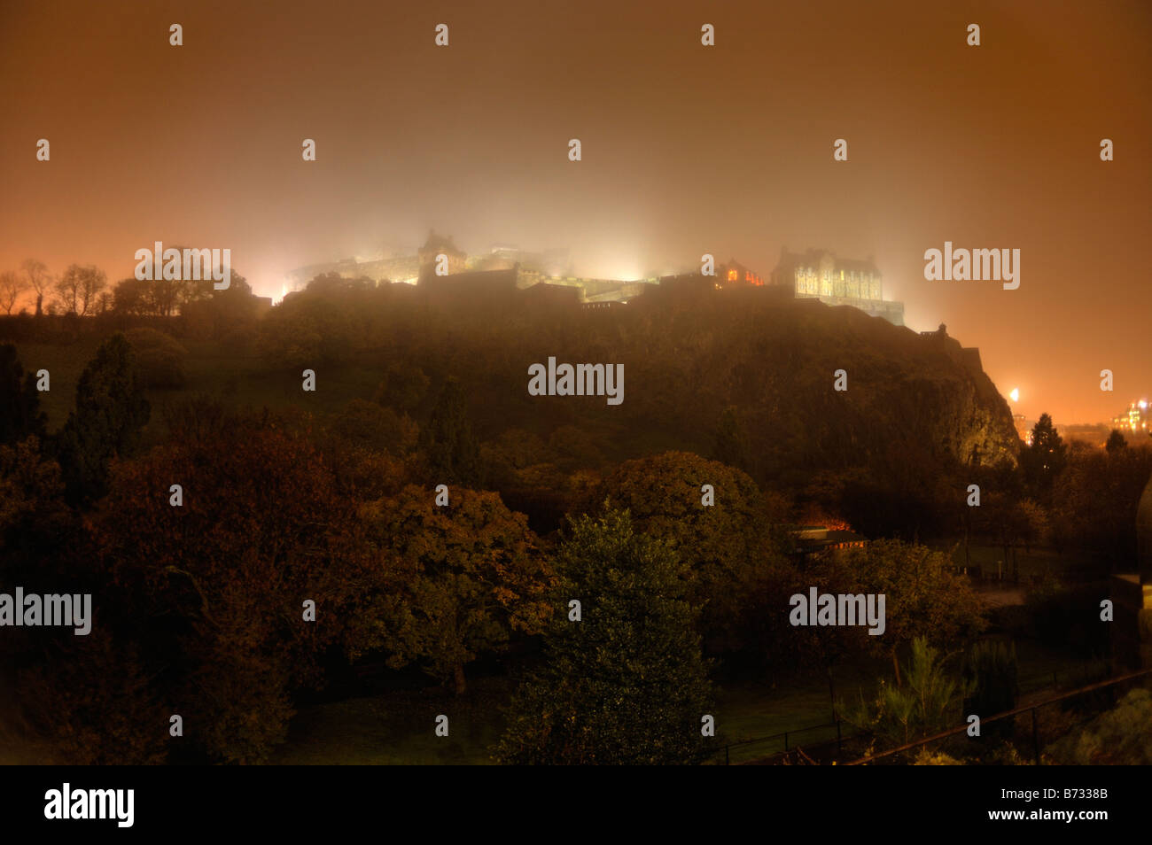 Edinburgh Castle in mist at night Stock Photo - Alamy