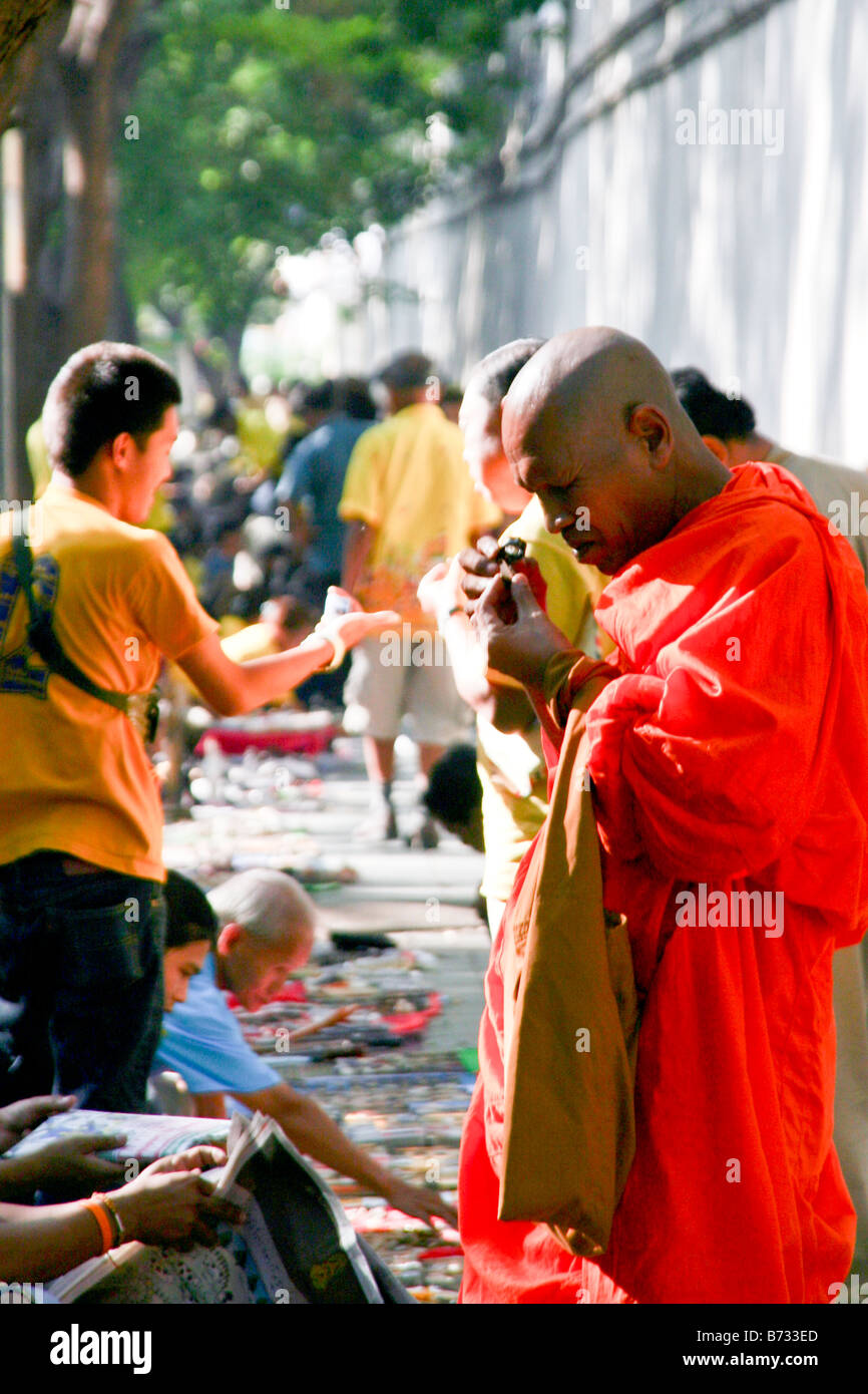 Zen monks street hi-res stock photography and images - Alamy