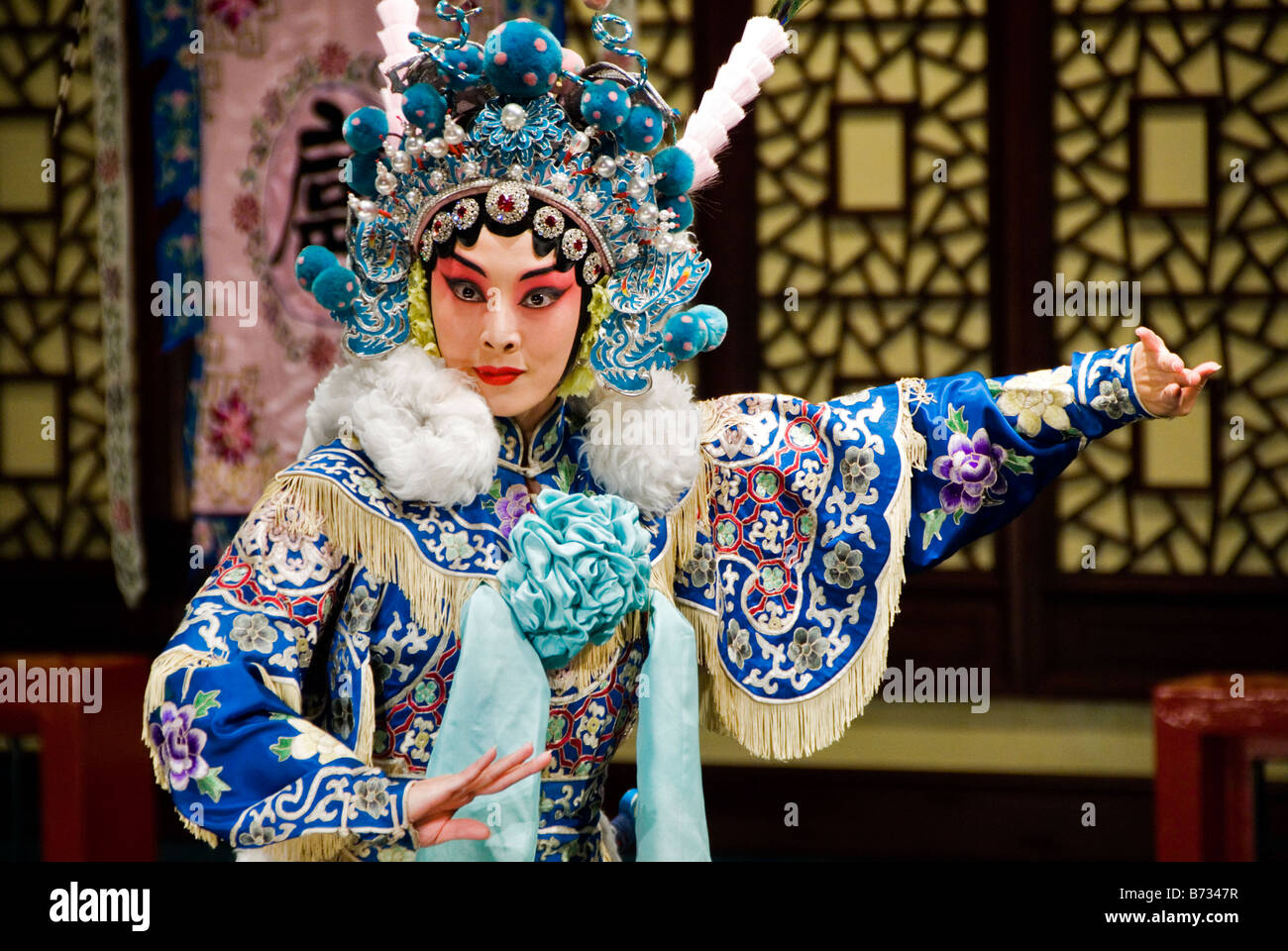 Chinesse Opera Singer performing at the Chinesse national opera house ...