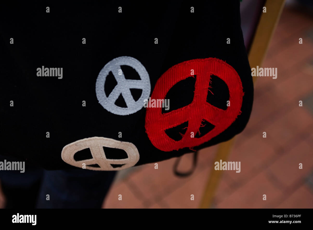 Peace signs hi-res stock photography and images - Alamy