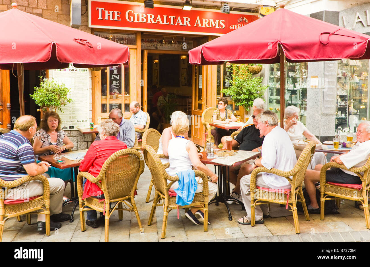 Pavement street bar pub cafe hi-res stock photography and images - Alamy