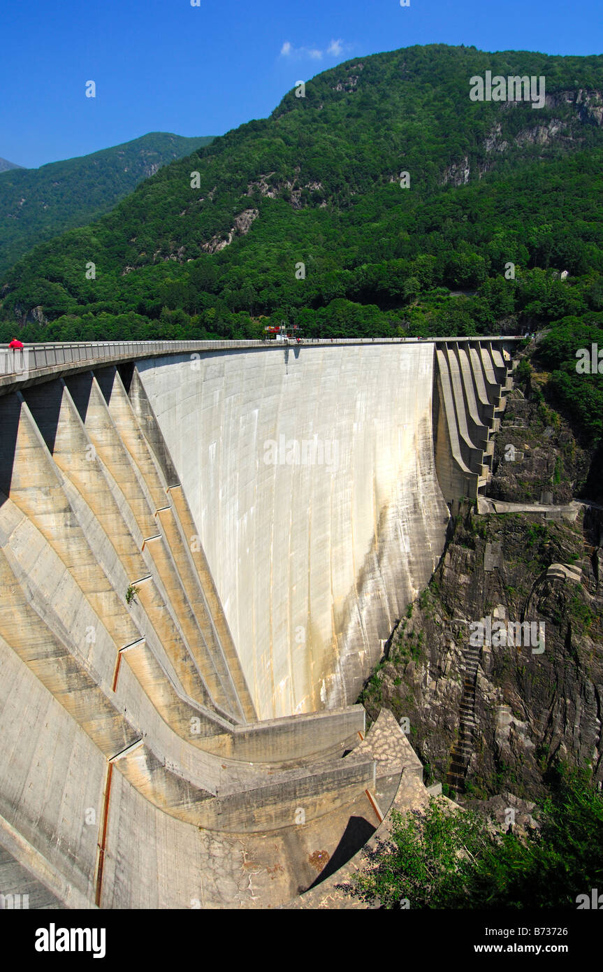 Dam spillways on side arch hi-res stock photography and images - Alamy