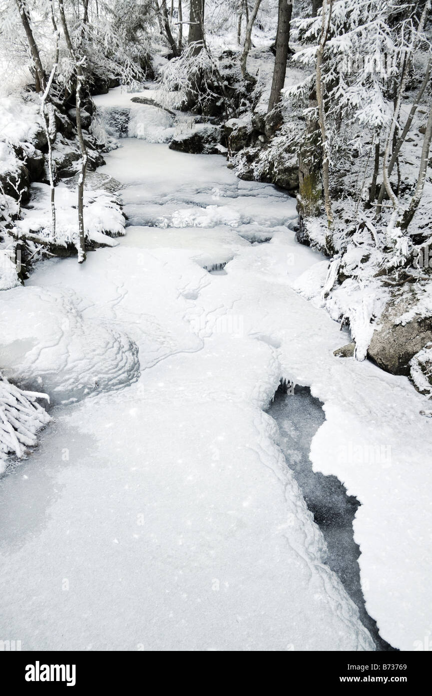 Frozen stream winter hi-res stock photography and images - Alamy