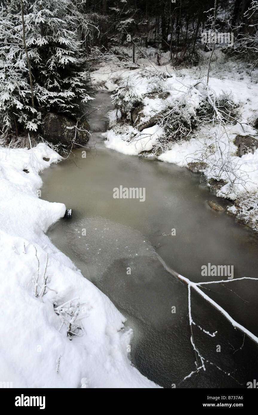 Frozen stream winter hi-res stock photography and images - Alamy