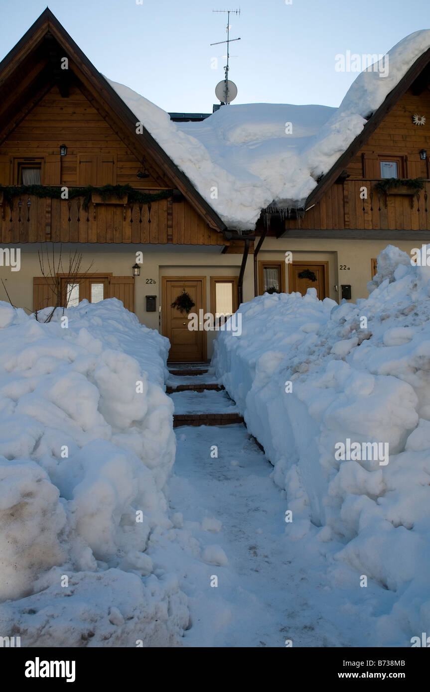 passage between the snowdrifts towards the entrance of a house Stock ...