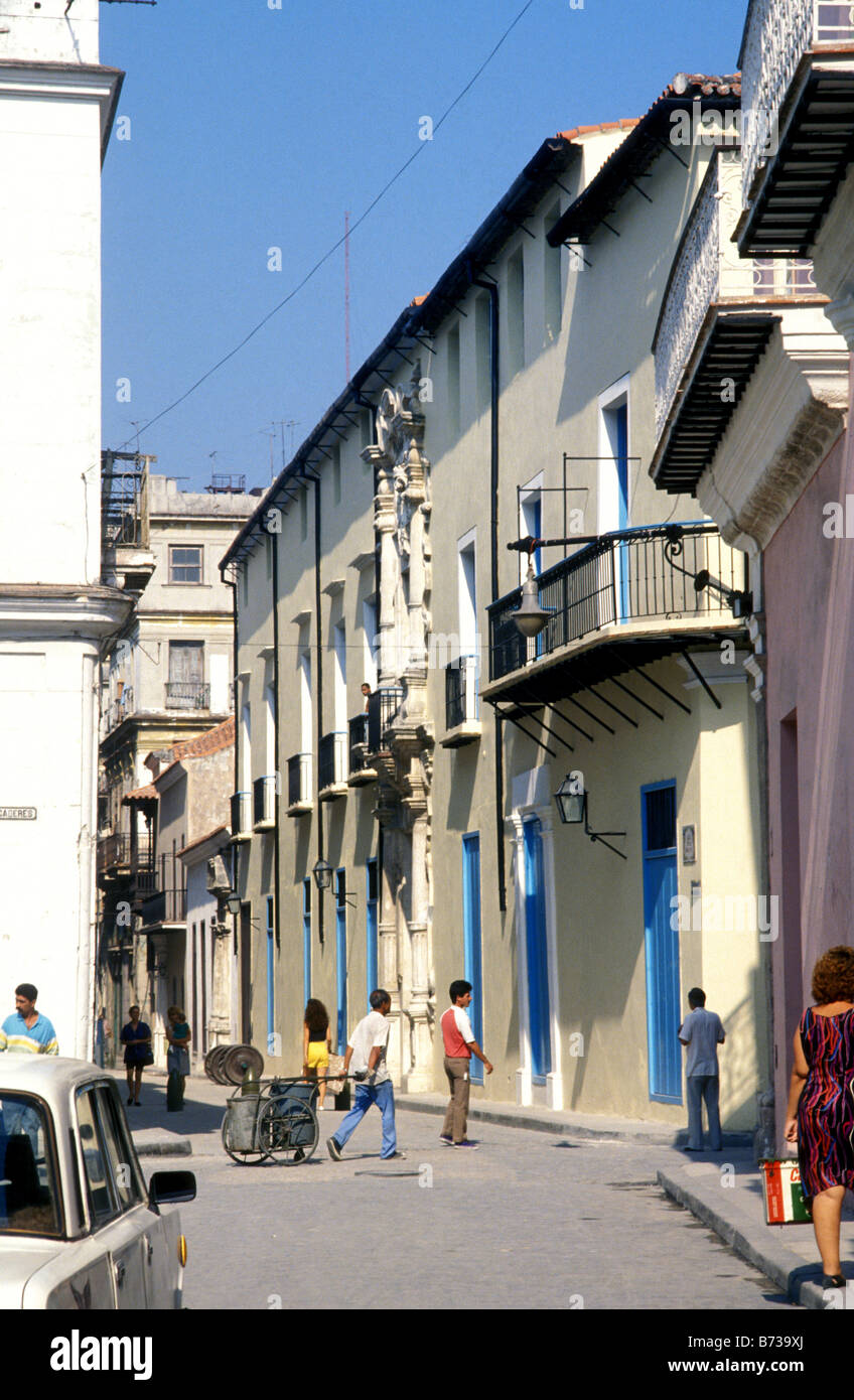 old havana scene cuba Stock Photo - Alamy