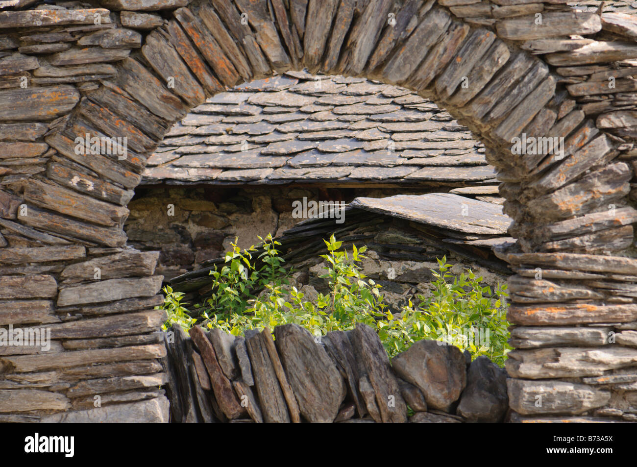 Stone built arch hi-res stock photography and images - Alamy