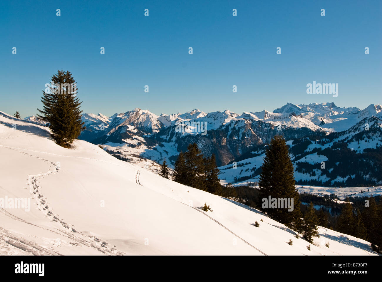 Winter scene in the alps hi-res stock photography and images - Alamy