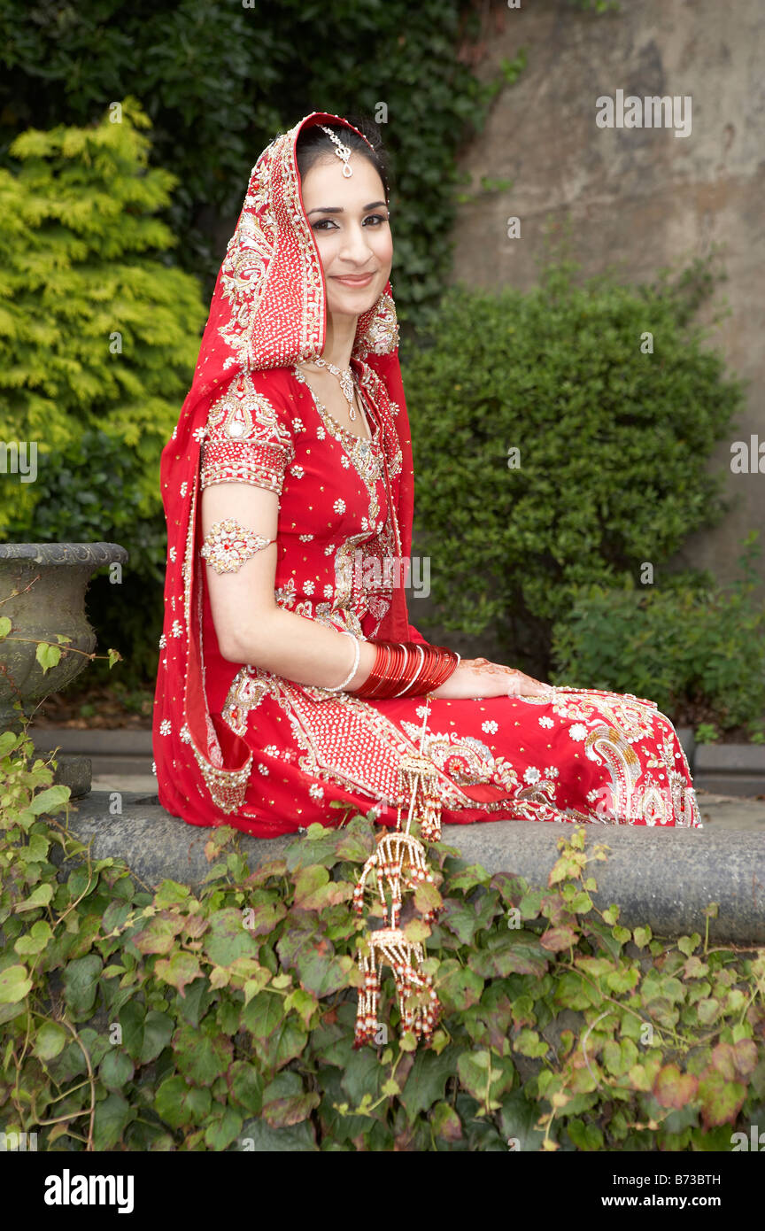 British pakistani woman hi-res stock photography and images - Alamy