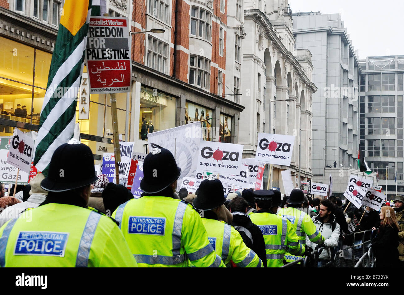 Anti-Israel Gaza massacre protesters march past the Israel Embassy ...