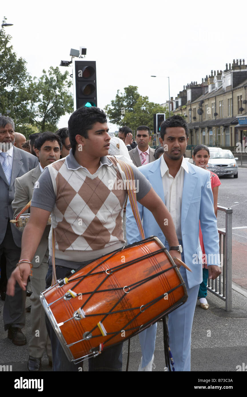 BRITISH ASIAN PAKISTANI MUSLIM FAMILY WEDDING Stock Photo - Alamy