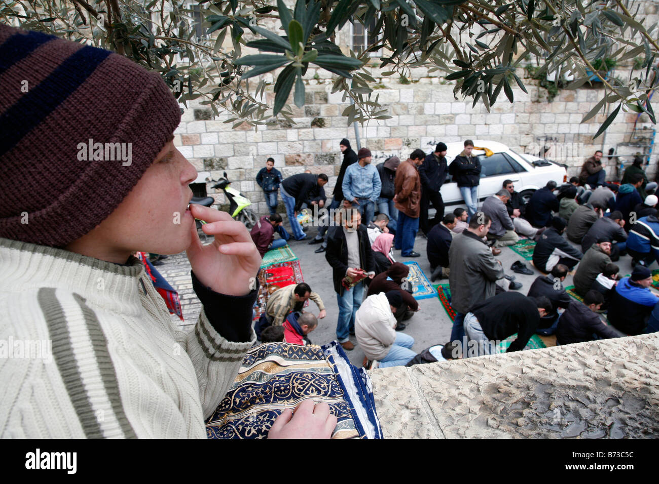 Palestinian muslims jerusalem hi-res stock photography and images - Alamy