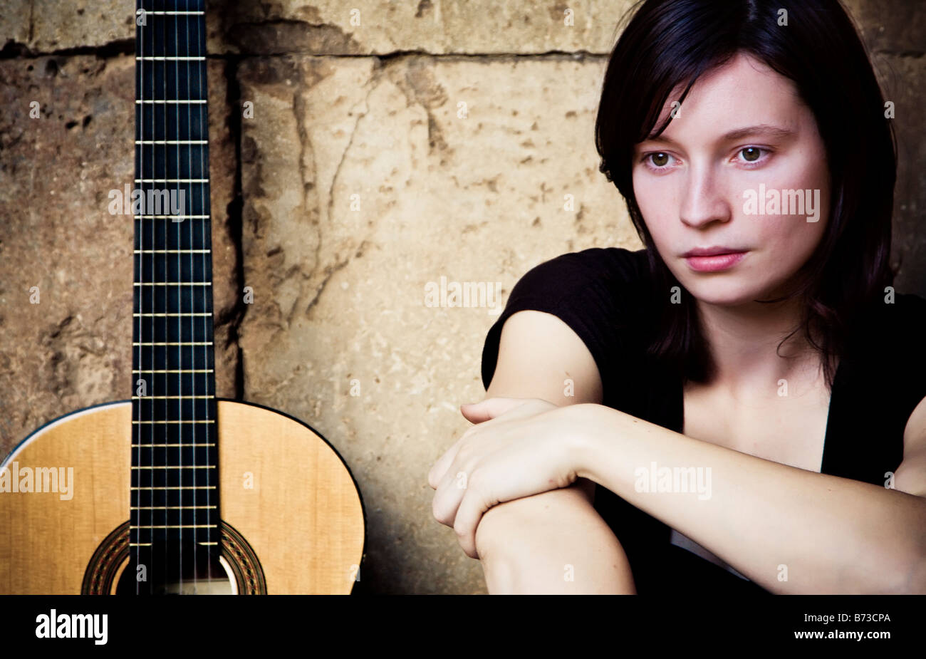 Guitarist lone musician hi-res stock photography and images - Alamy