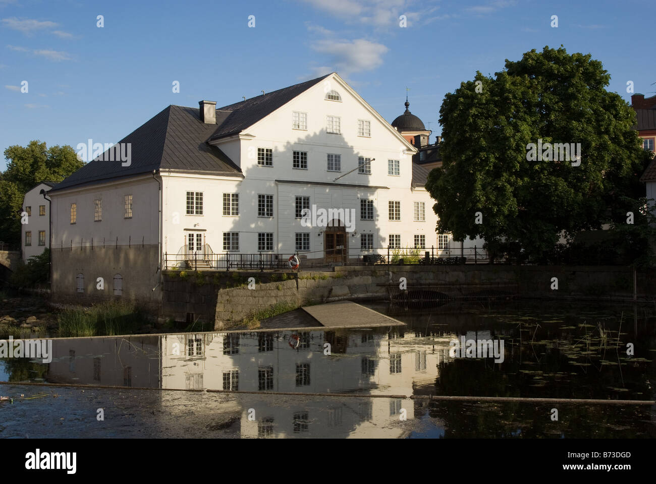 Old mill by river hi-res stock photography and images - Alamy