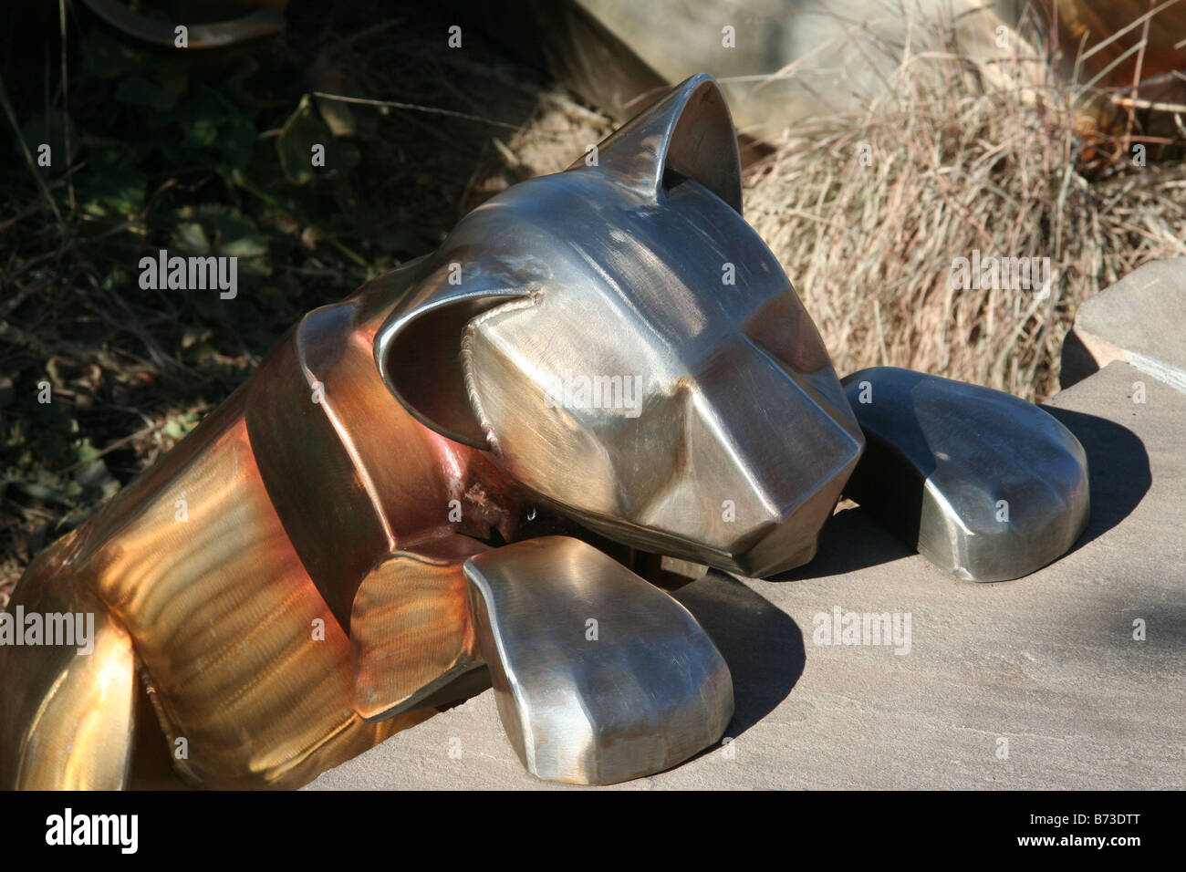 Metallic sculpture of a cat Stock Photo - Alamy