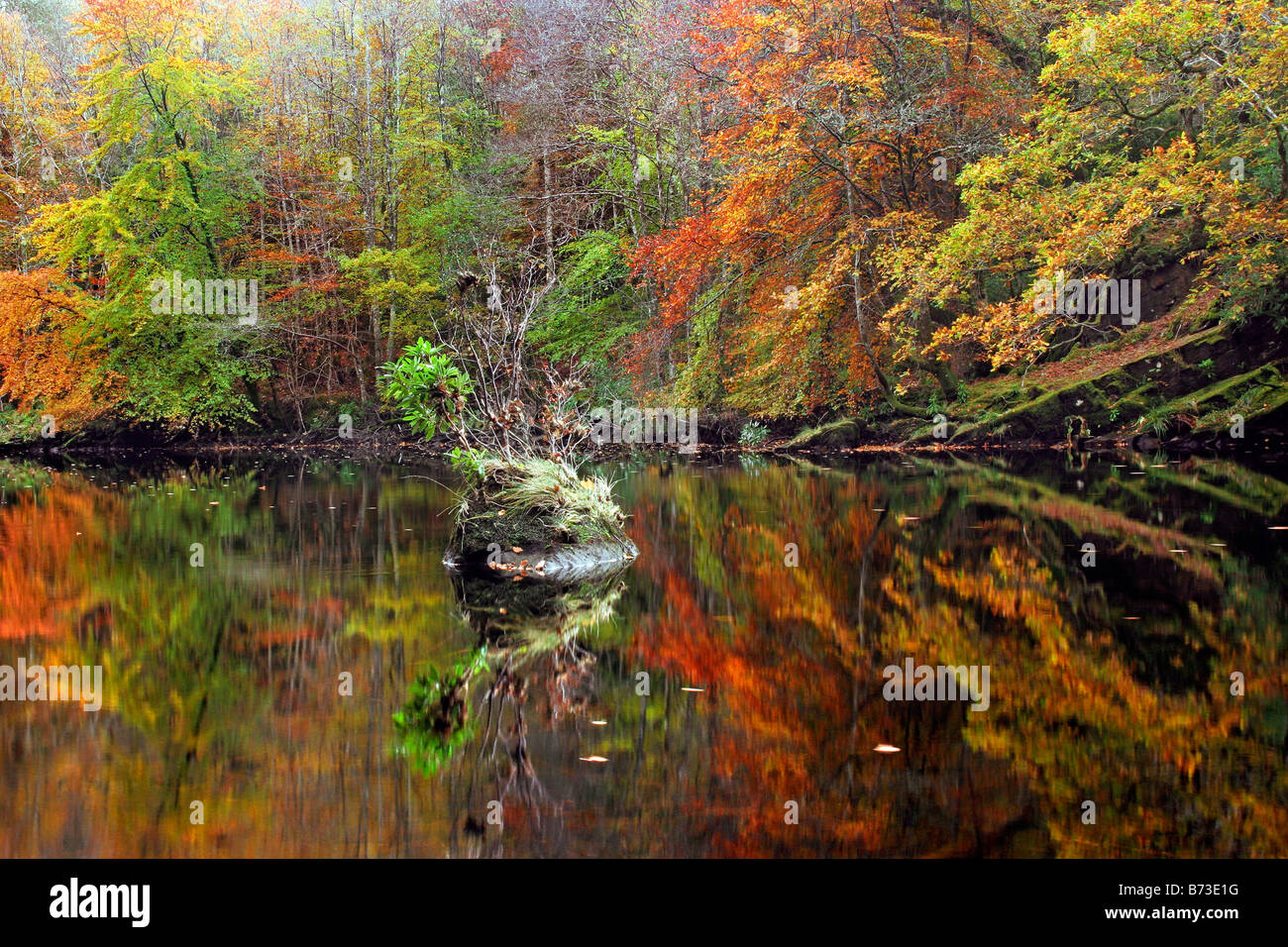 River garry invergarry hi-res stock photography and images - Alamy