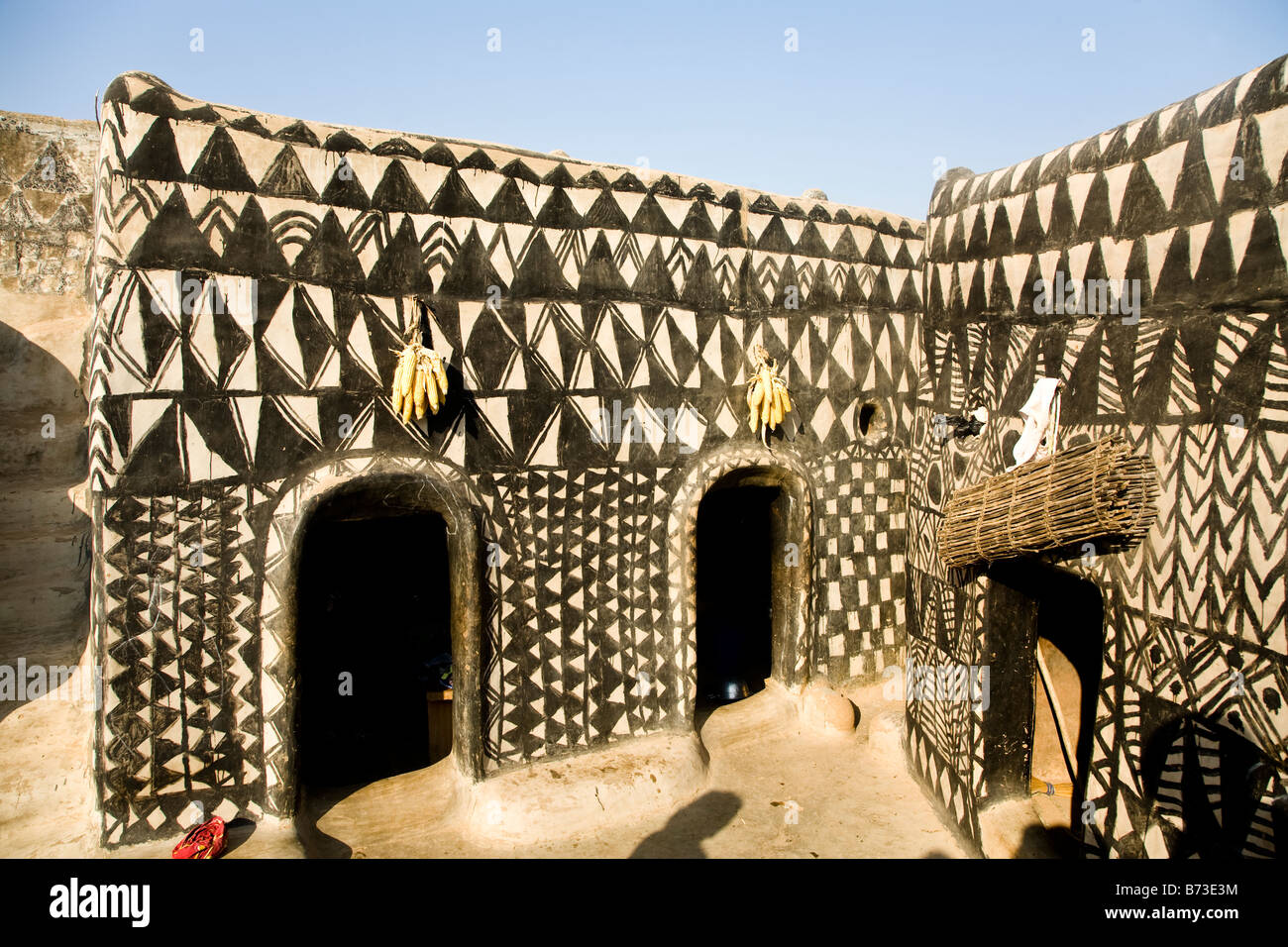 Painted mud buildings in Tiebele, Burkina Faso Stock Photo - Alamy