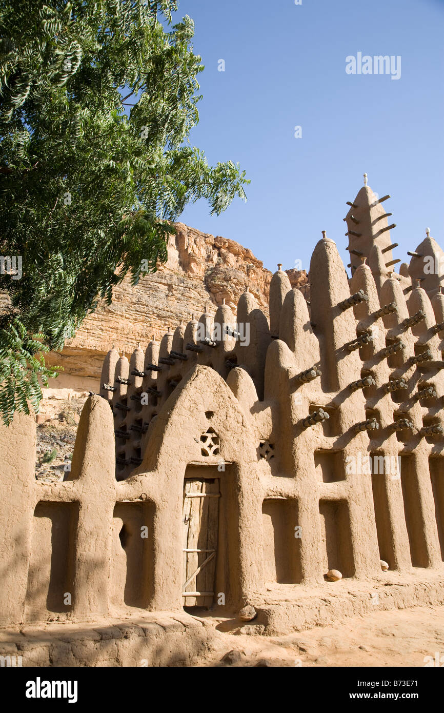 Mud mosque in Dogon village of Teli Stock Photo - Alamy