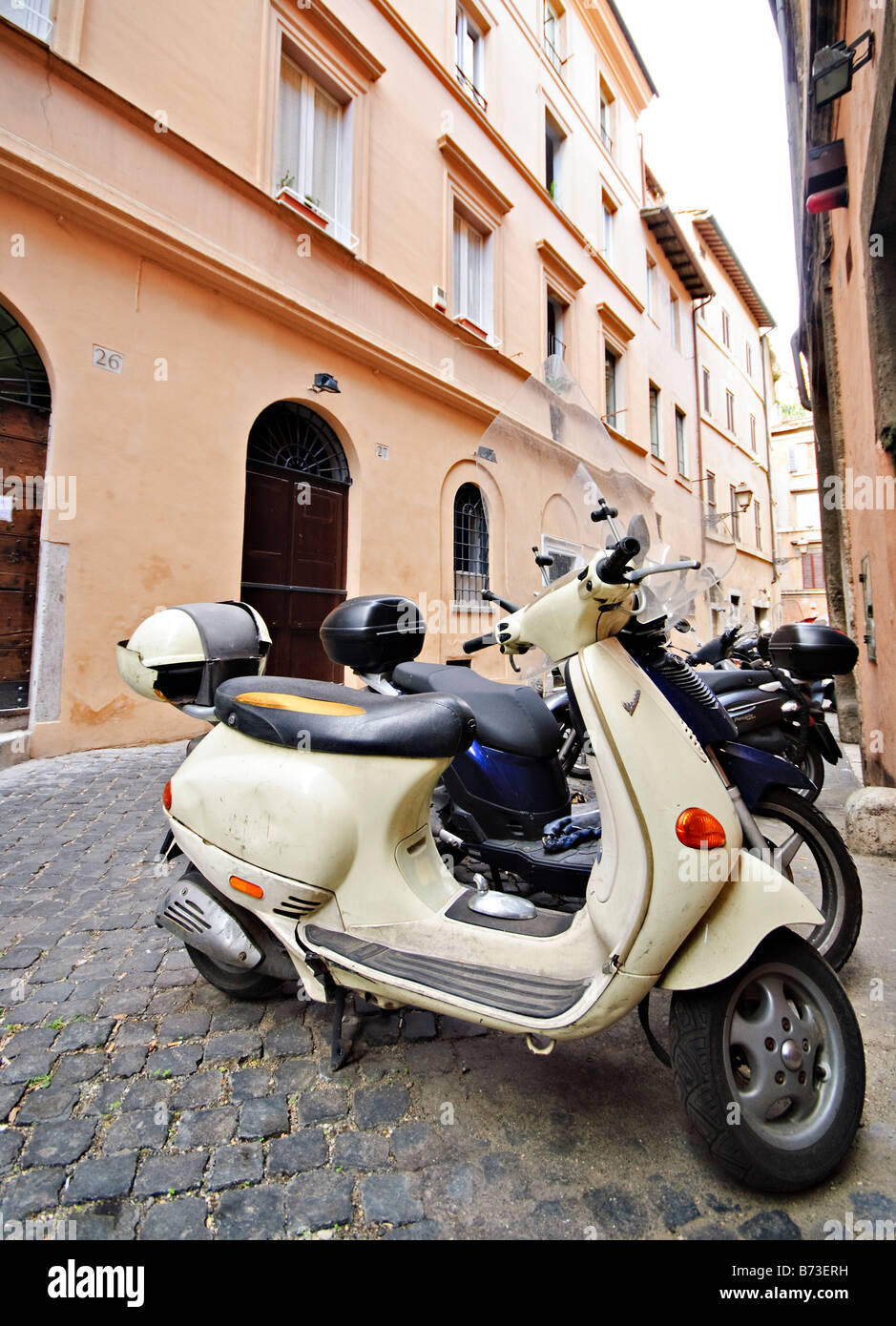 ROME, Italy - Scooters on the streets of Rome Stock Photo - Alamy