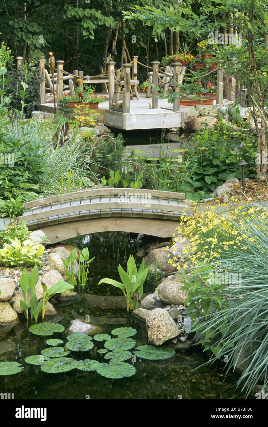 CEDAR BRIDGE AND VIEWING DECK OVER GARDEN POND. MINNEAPOLIS, MINNESOTA ...