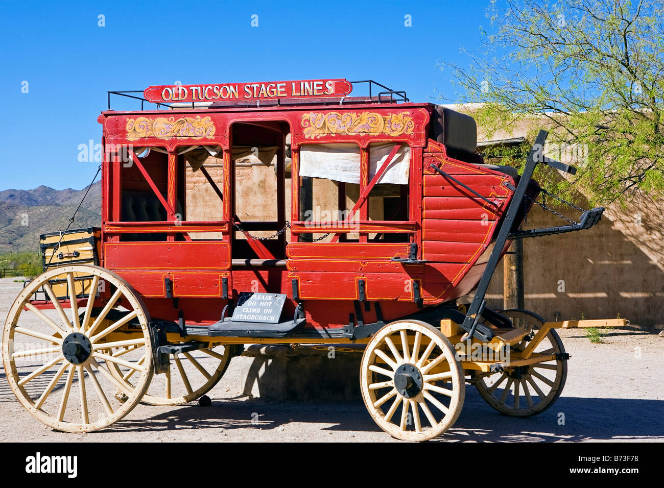 Old western town horse and carriage hi-res stock photography and images ...