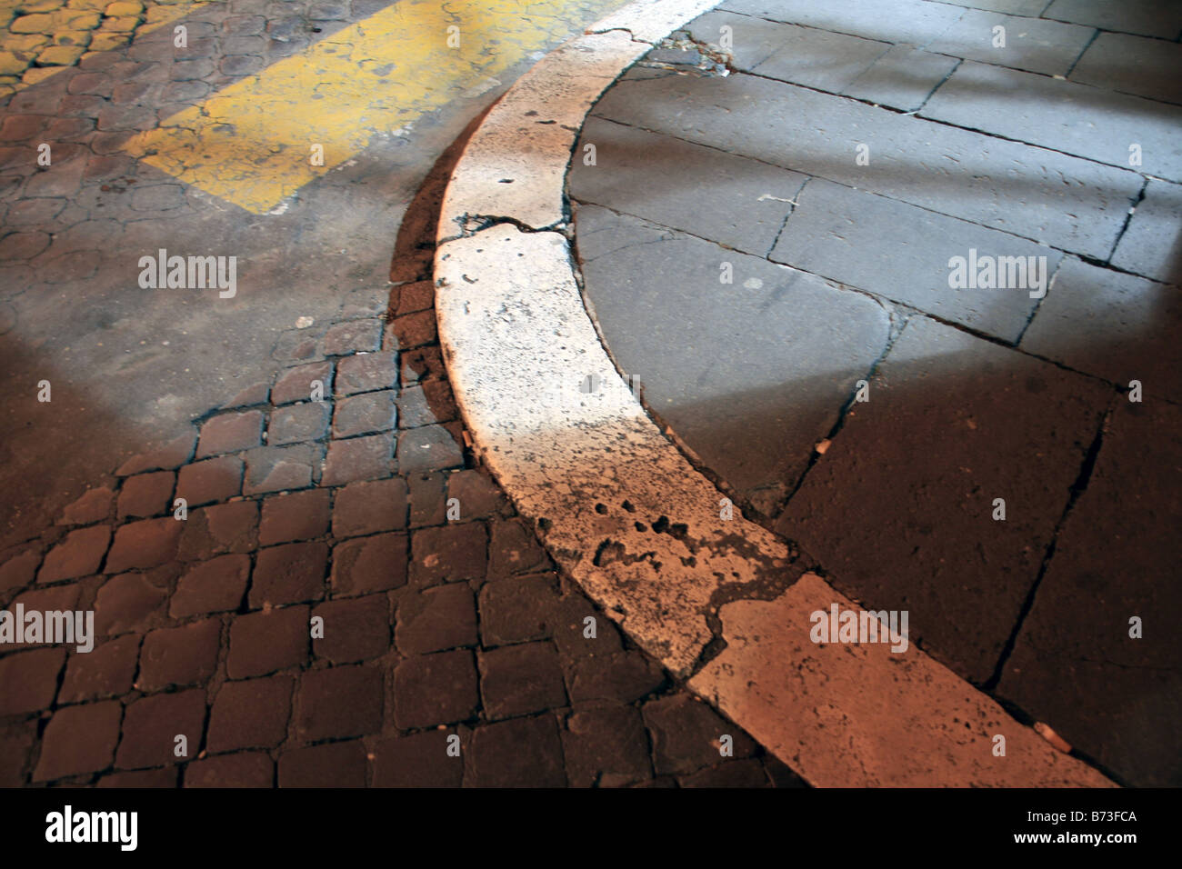 empty vacant desolate dark street alley at night Stock Photo - Alamy