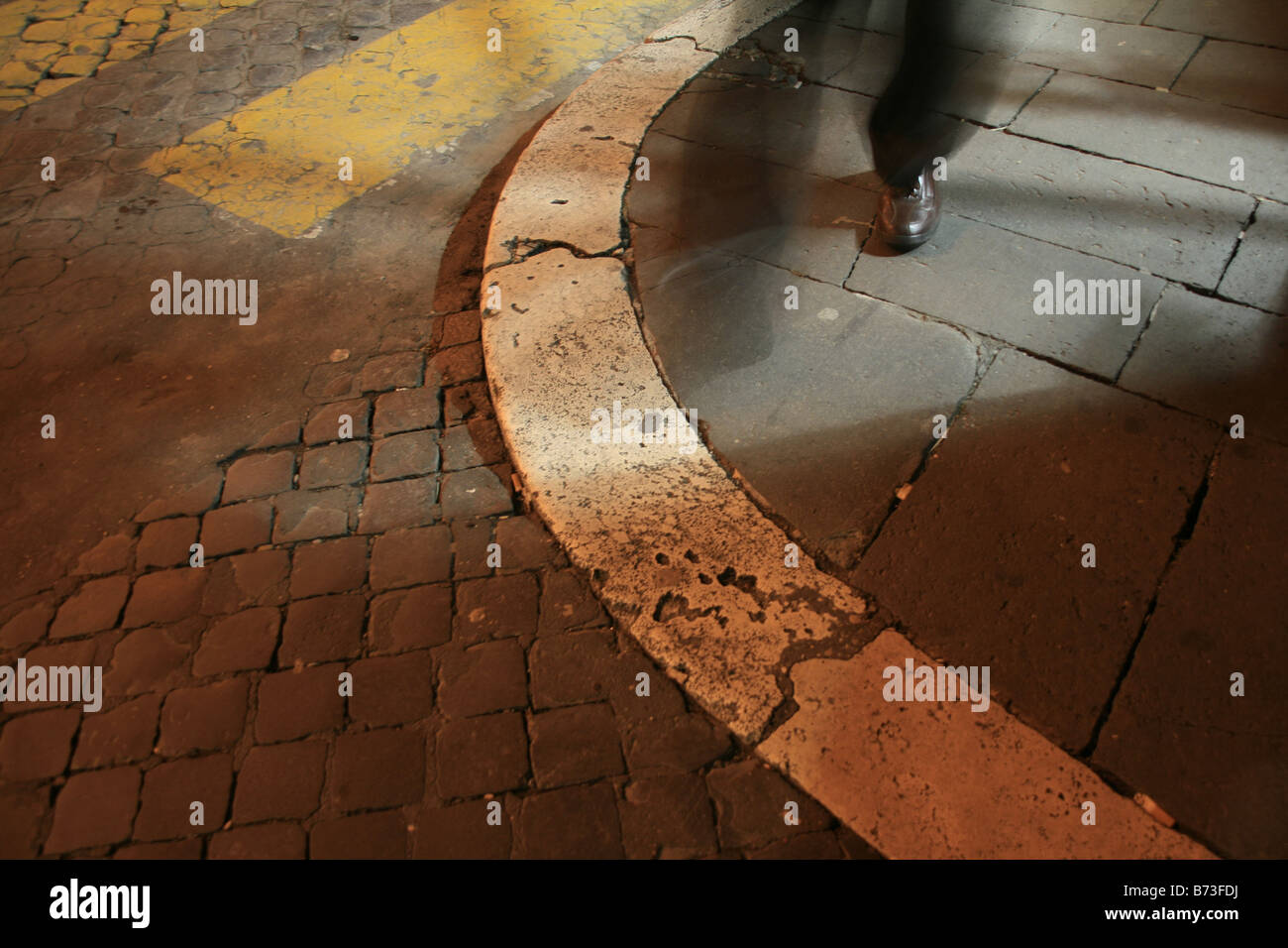 empty vacant desolate dark street alley at night Stock Photo - Alamy