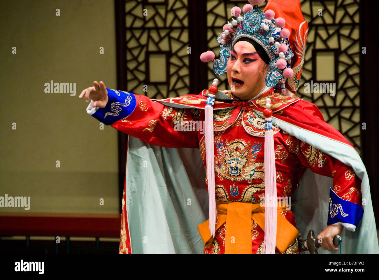 Sing the traditional opera hi-res stock photography and images - Alamy