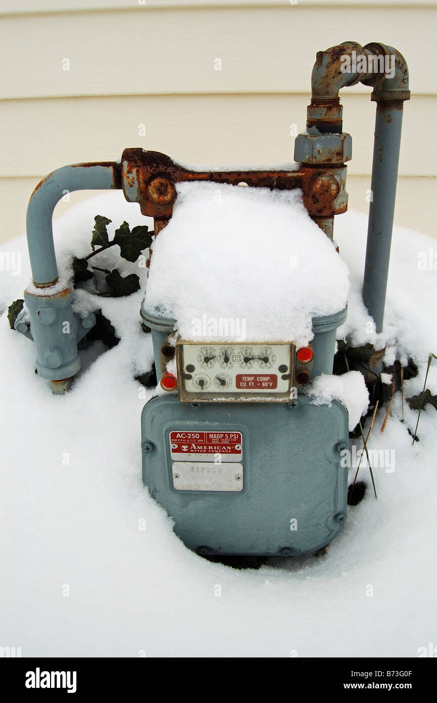 Savings and bills and utilities hi-res stock photography and images - Alamy