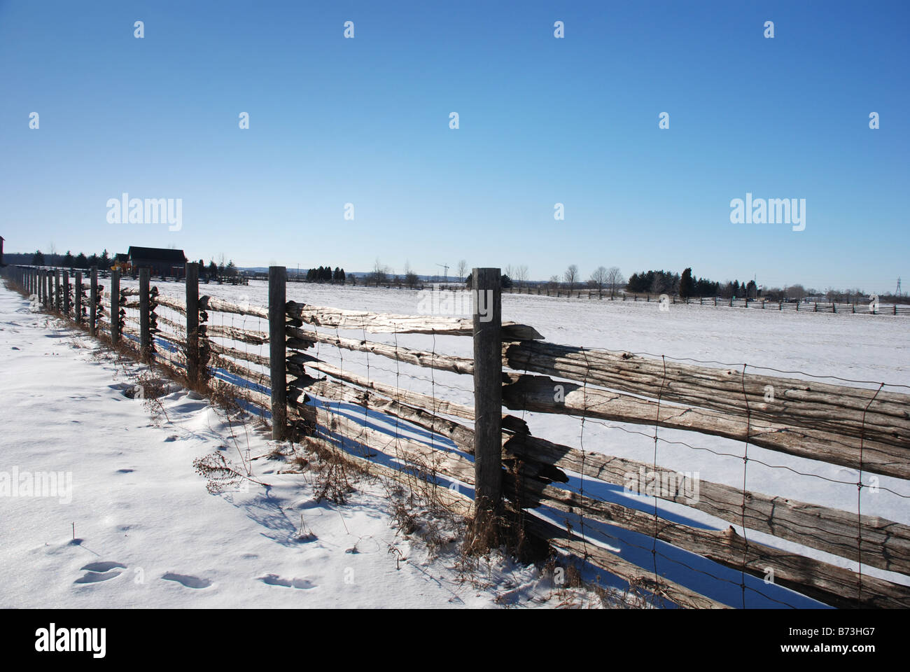 Scenic fence hi-res stock photography and images - Alamy