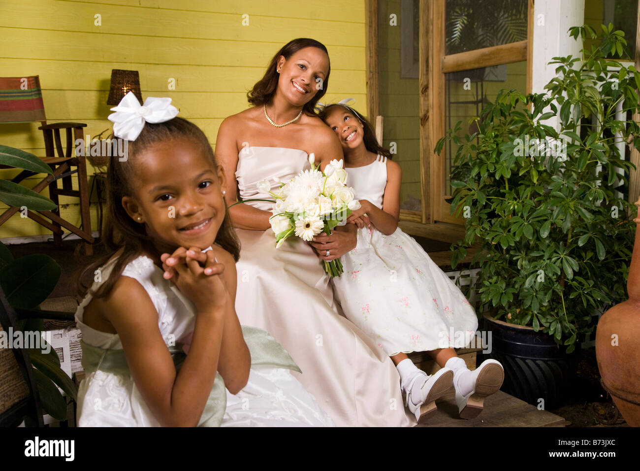 African american sisters holding hands hi-res stock photography and ...