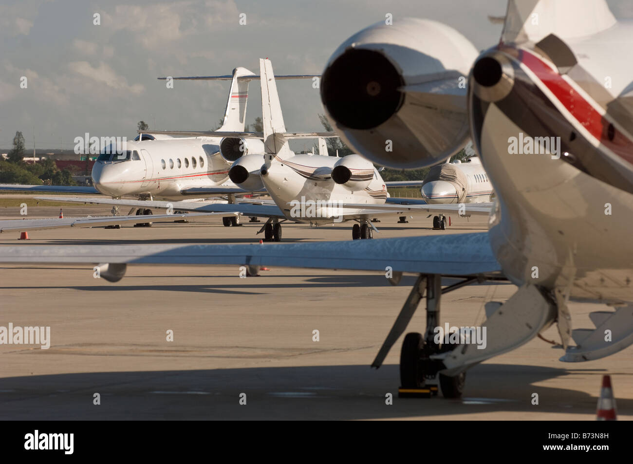 Private jets on tarmac hi-res stock photography and images - Alamy
