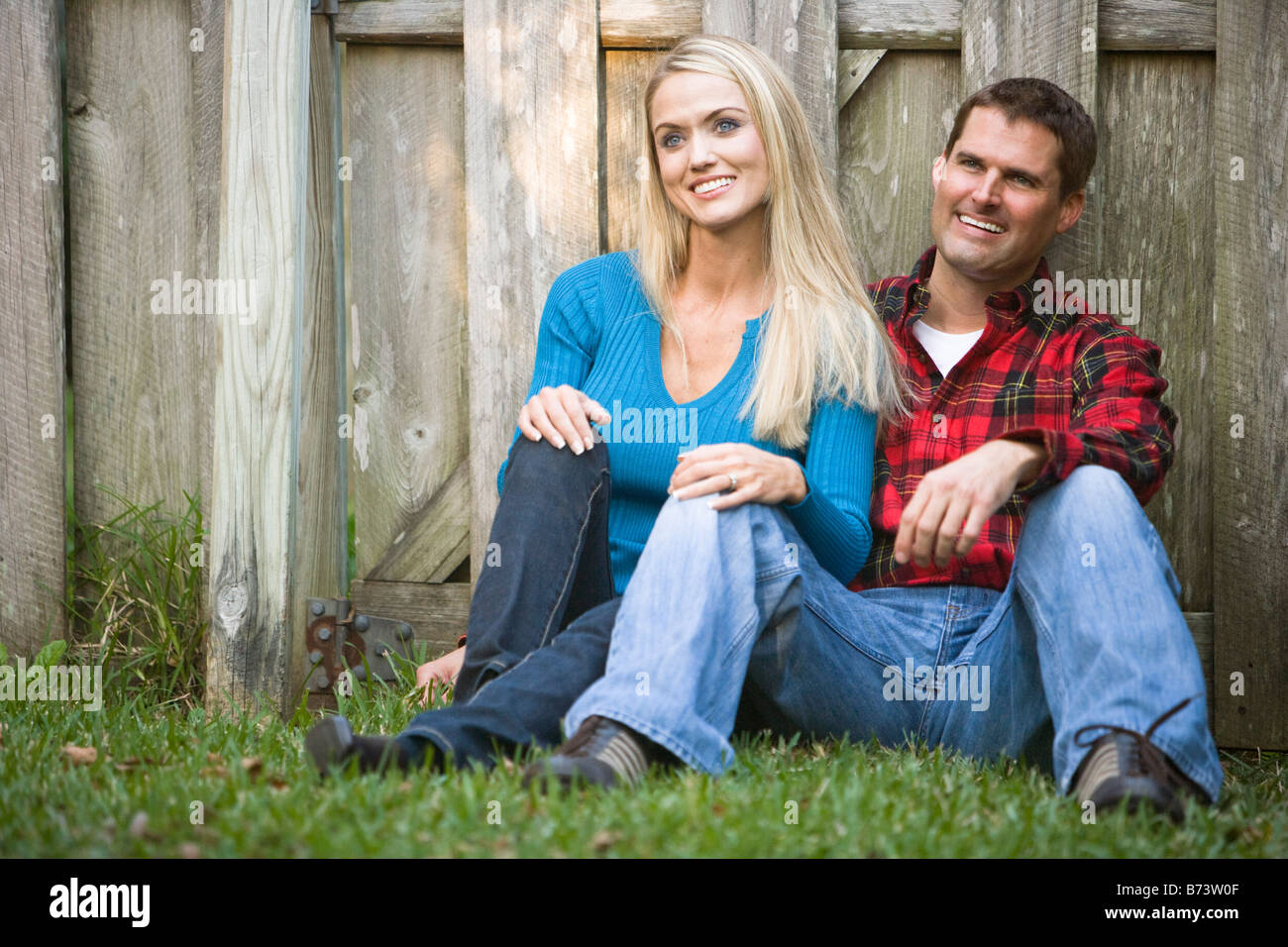 Man woman leaning against fence hi-res stock photography and images - Alamy