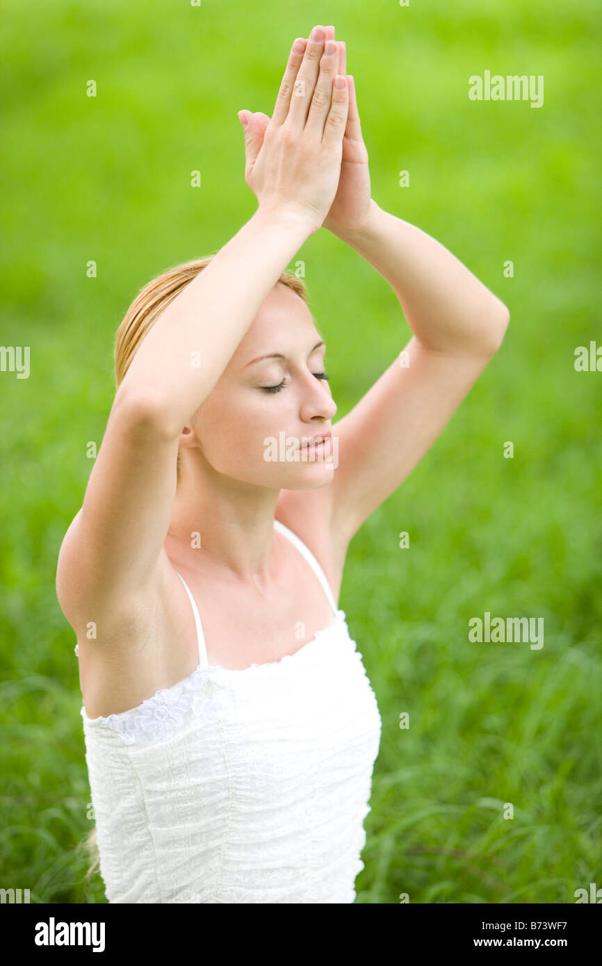 Head and shoulders pose hi-res stock photography and images - Alamy
