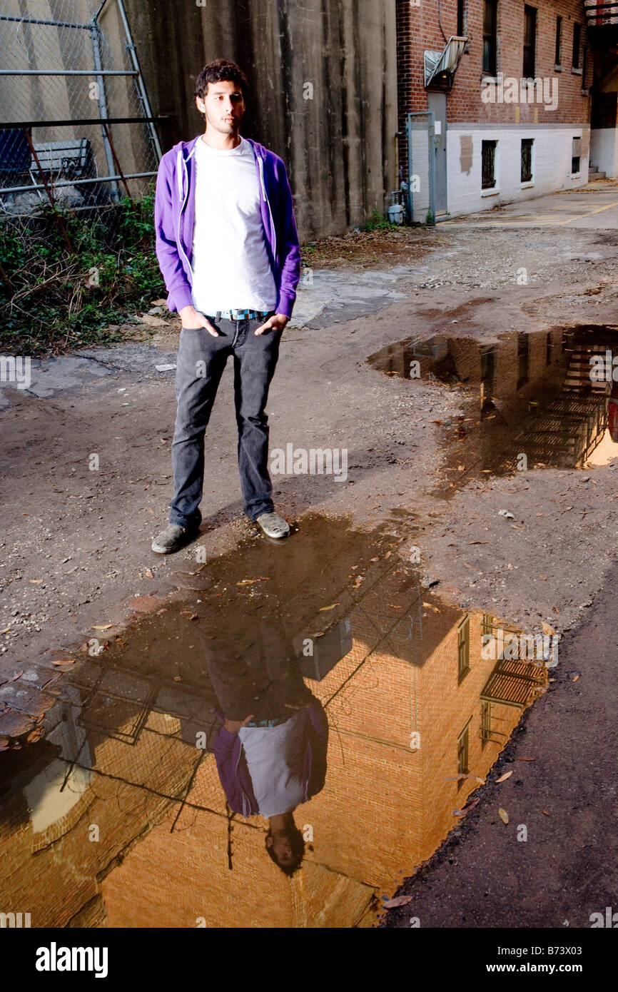 Run down alleyway hi-res stock photography and images - Alamy