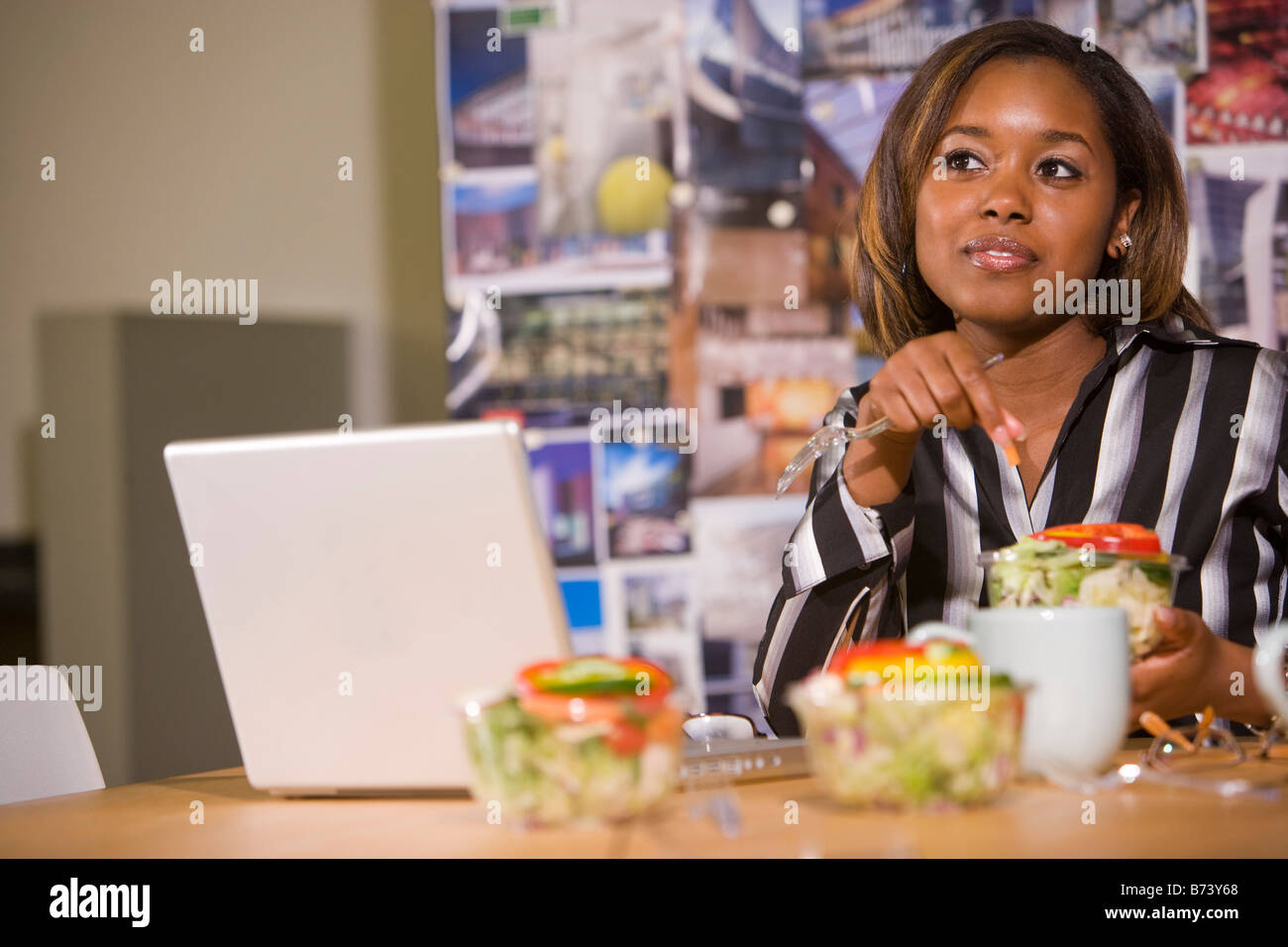 Working woman photos hi-res stock photography and images - Alamy