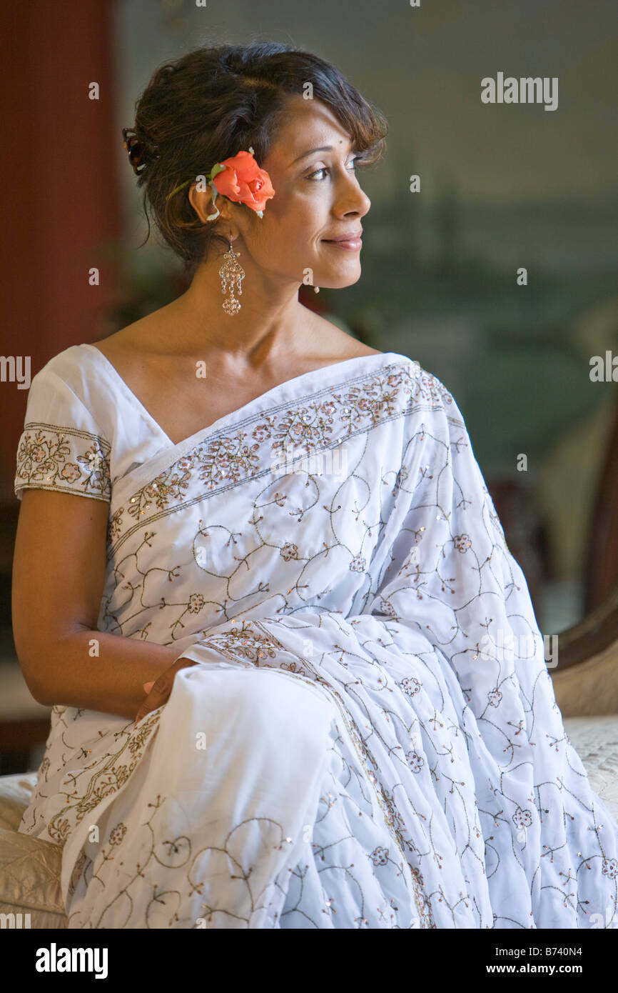 Indian woman in sari thinking hi-res stock photography and images - Alamy