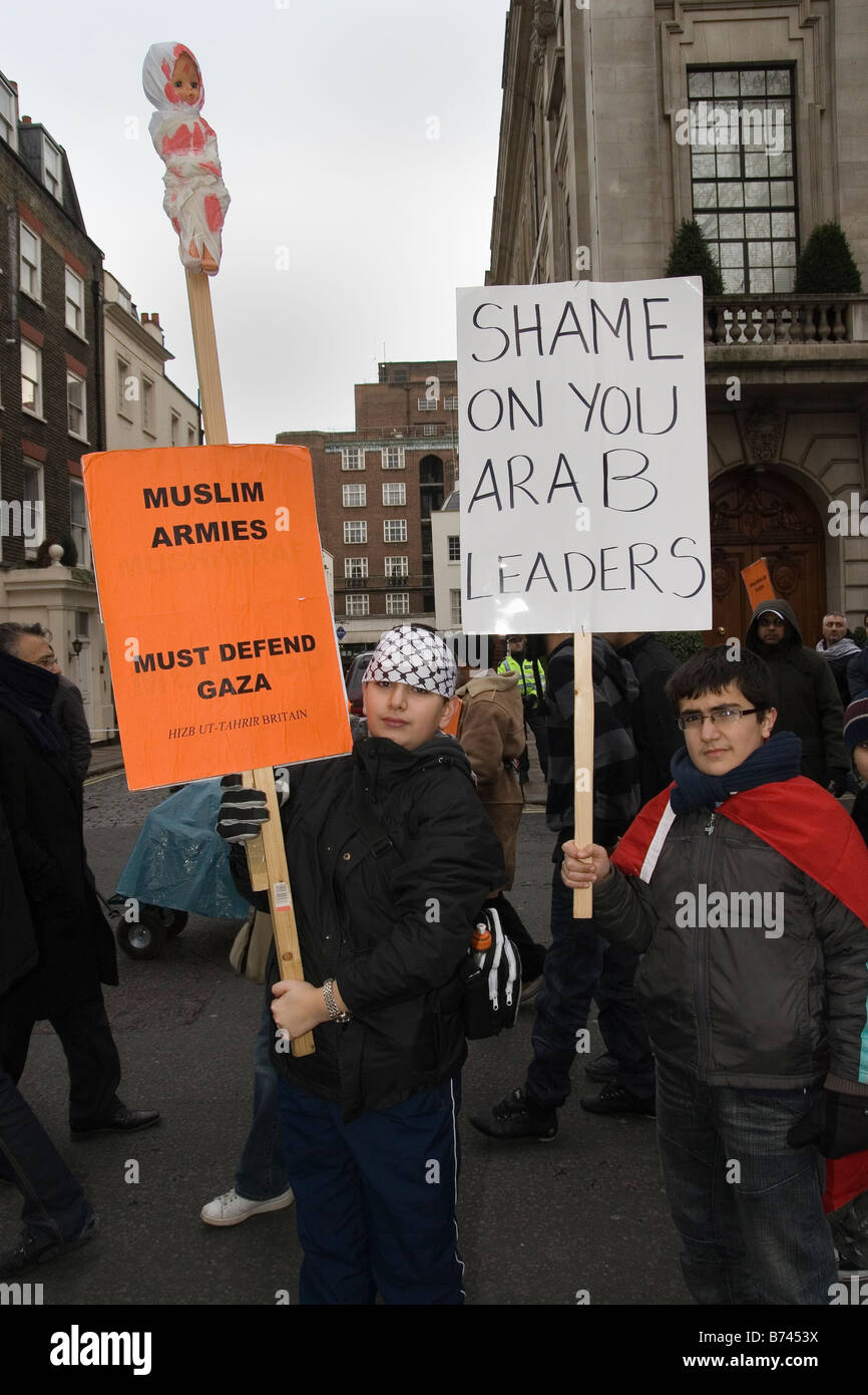children with placards Stock Photo - Alamy