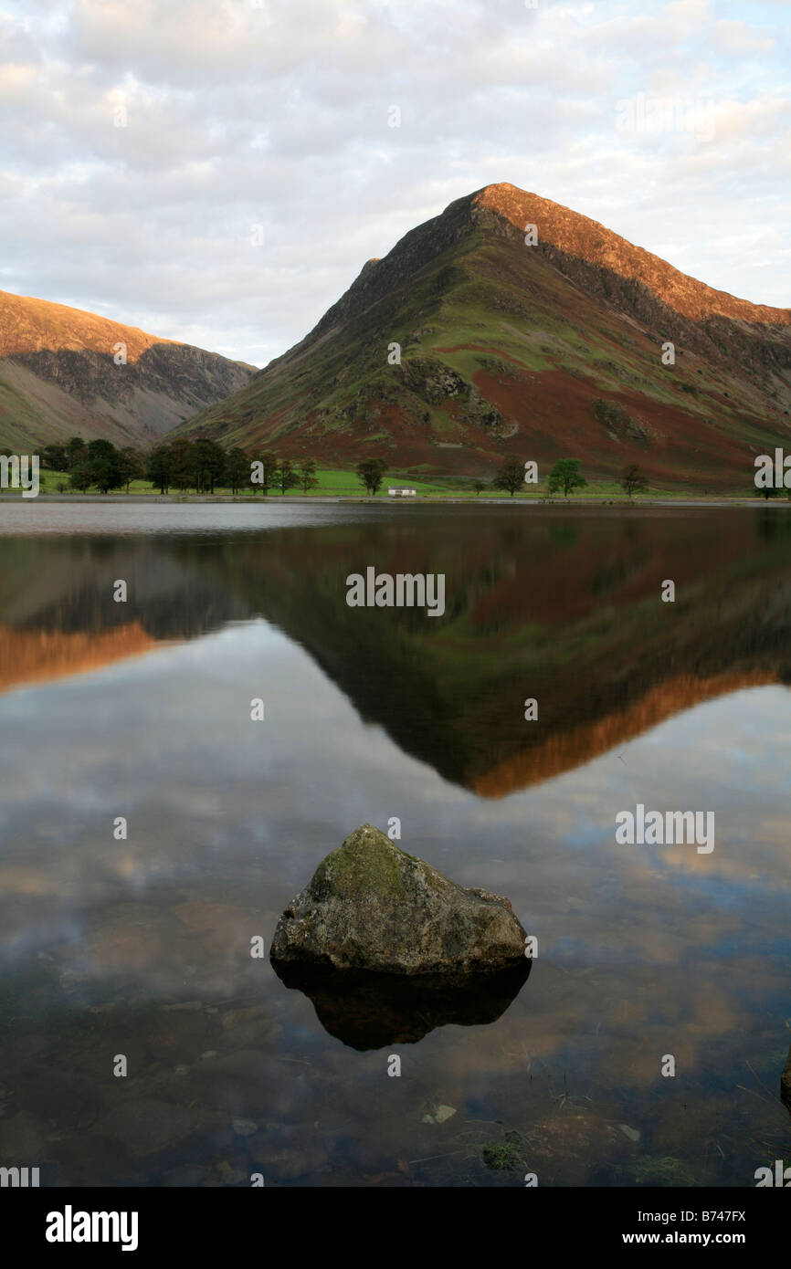 Mountain sunset lake reflection hi-res stock photography and images - Alamy