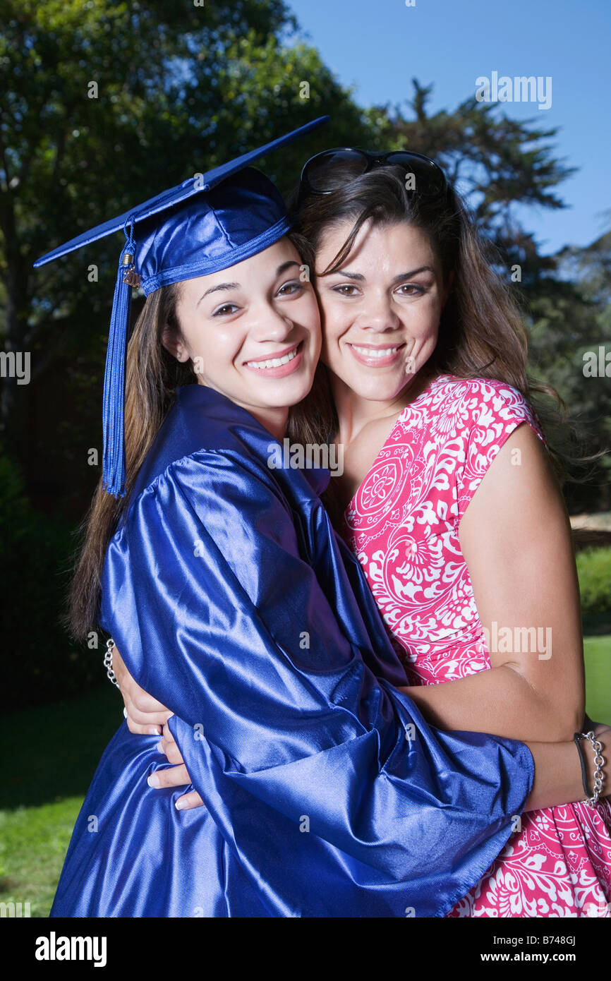 Mother hugging graduate daughter Stock Photo - Alamy