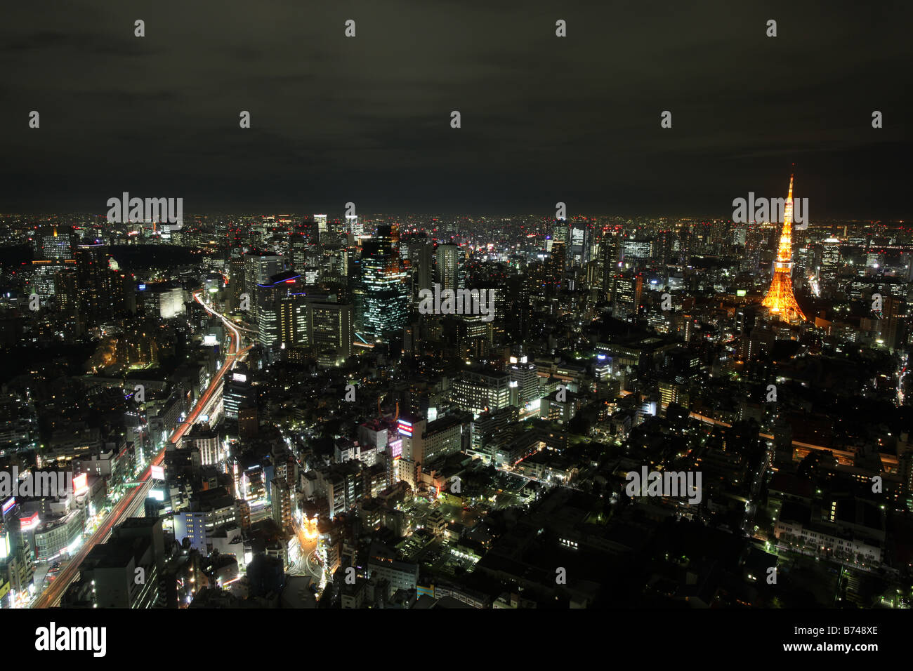 Night city view of Tokyo looking towards the districts of Toranomon ...