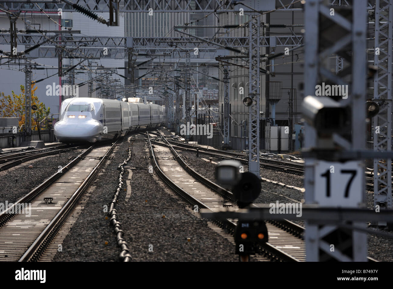 Shinkansen bullet train arriving at Tokyo Railway Station Stock Photo ...
