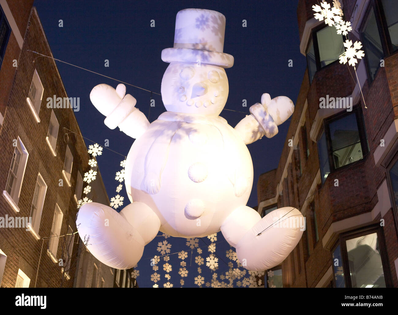 Giant snowman hi-res stock photography and images - Alamy