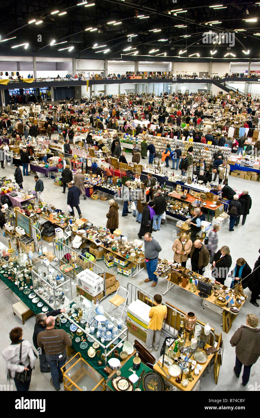 Rummage at the flea market hi-res stock photography and images - Alamy