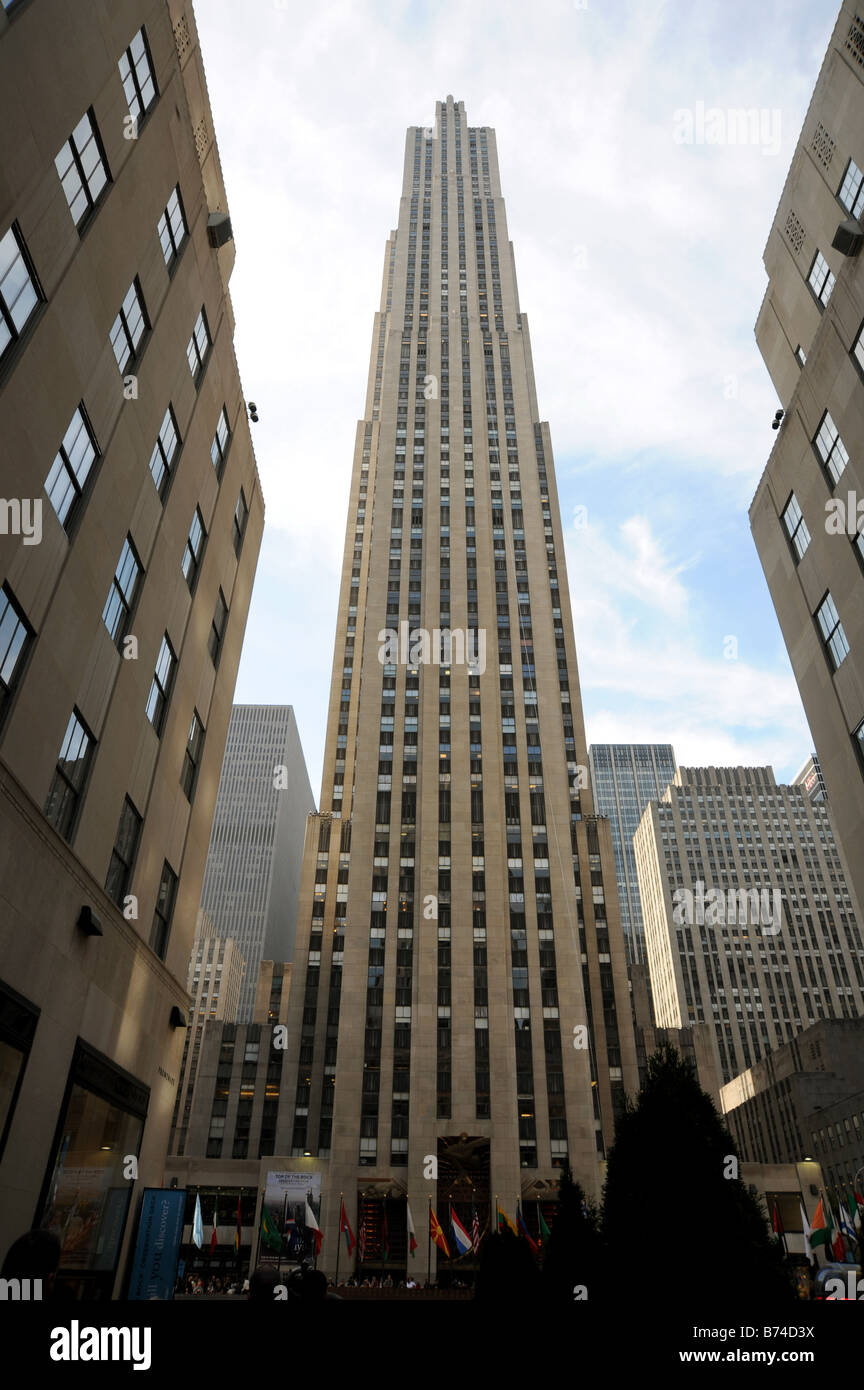 Rockerfeller center in Midtown Manhatten New York City, art deco 1930s ...