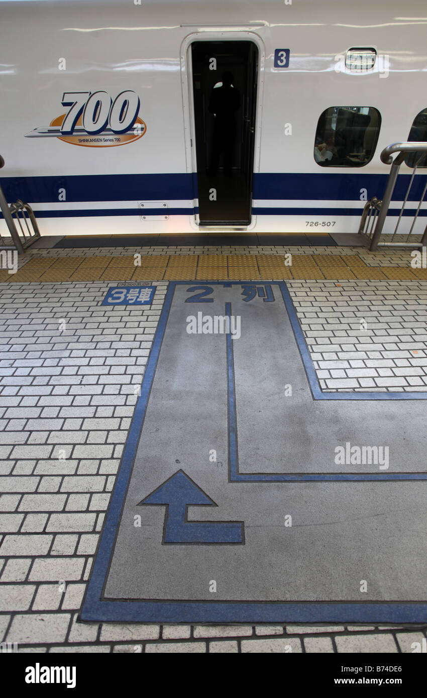 The queuing area for passengers for the Shinkansen bullet train in ...