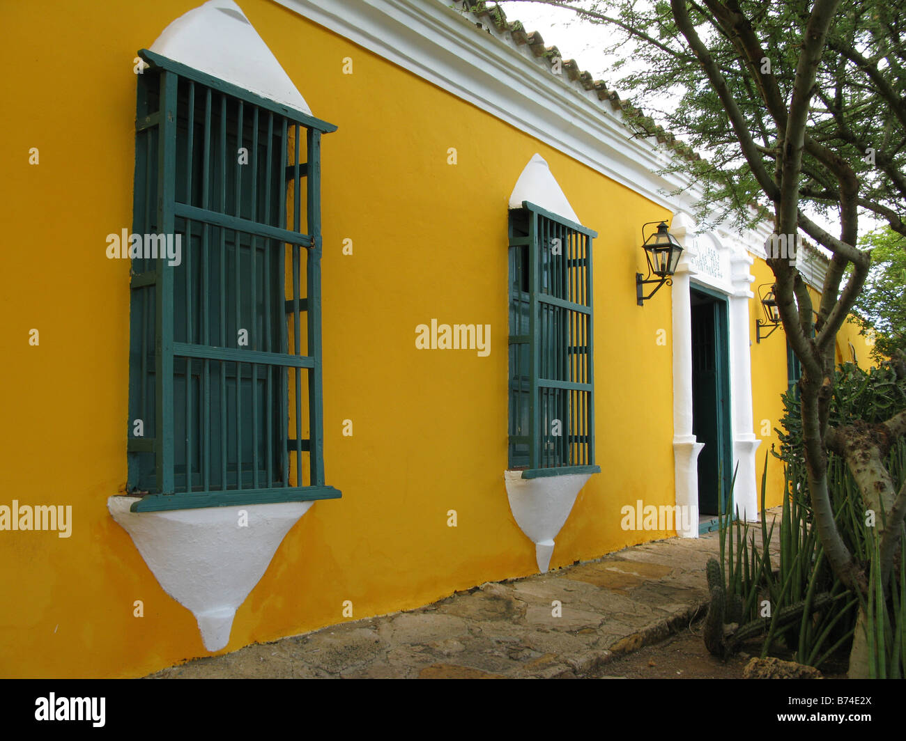 window view antique house, colonial style Peninsula of paraguaná ...